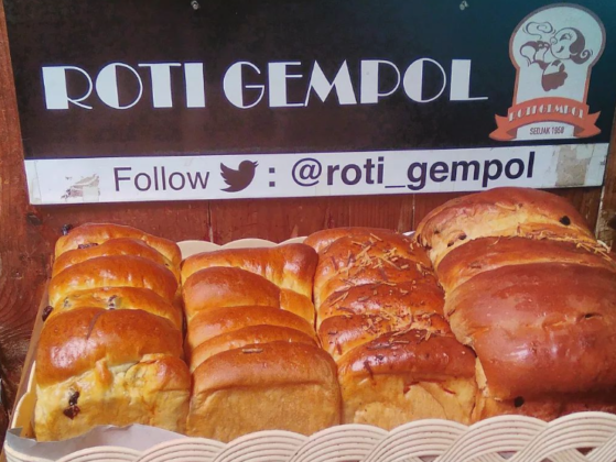Mampir Yuk ke Toko Roti Bakar Tertua di Bandung - Bake.co.id