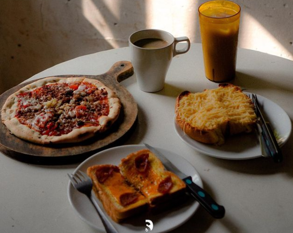 Kedai Roti Ibu Saya, Nongkrong Sambil Makan Roti Cuma 5 Ribu! - Bake.co.id