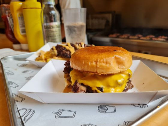 Dan's Burger: Sensasi Burger Smashed Patty yang Viral di Jakarta ...